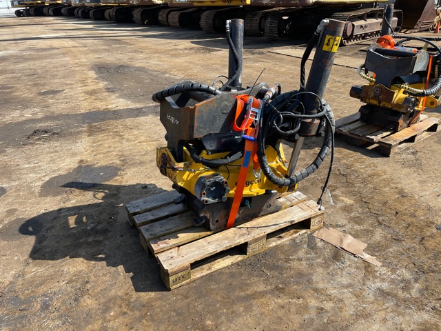 Engcon EC 30 rototilt for 25 tons excavator 3757 | Hogeboom Machinery ...