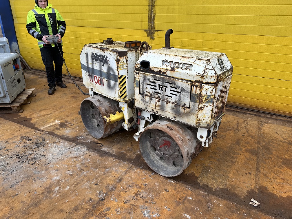 Construction machines for sale: pavers, cranes, excavators, graders ...